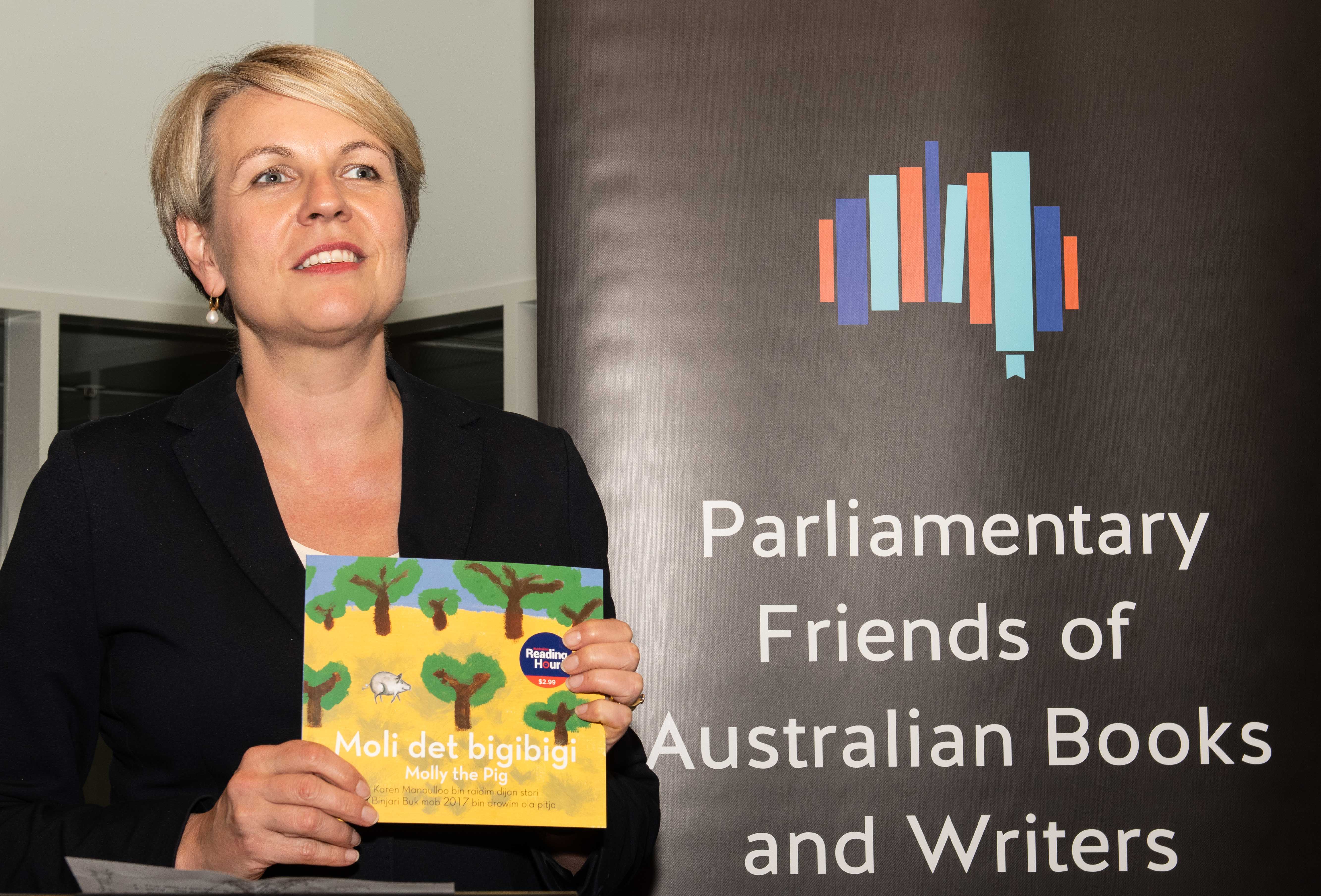 Pollies and books - the launch of Australian Reading Hour 2019